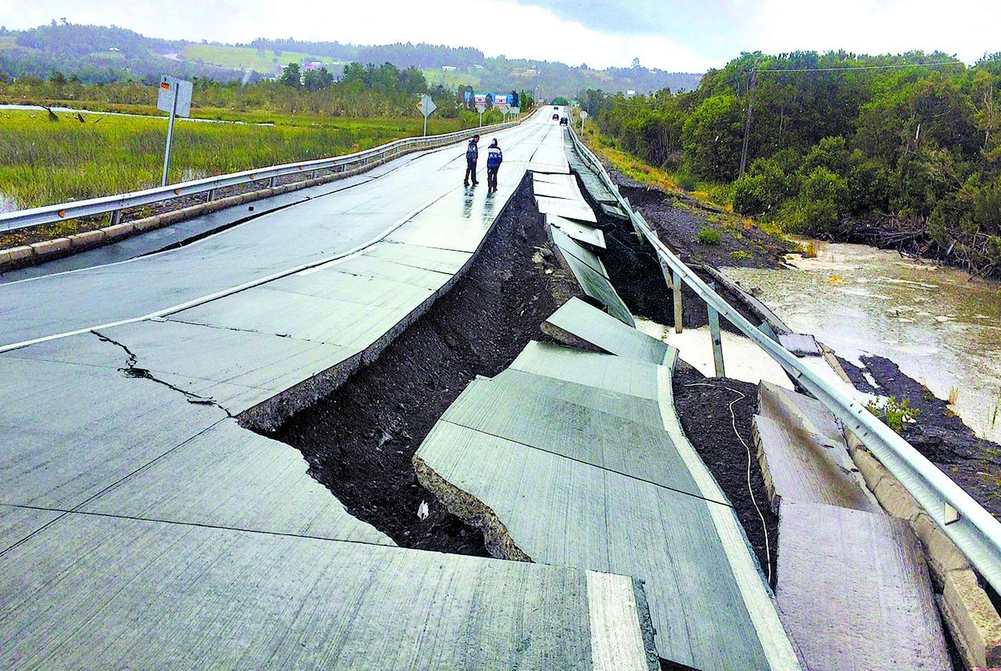 Terremoto de magnitude 7,6 deixa chilenos em alerta | O Popular Terremoto de magnitude 7,6 deixa chilenos em alerta | O Popular