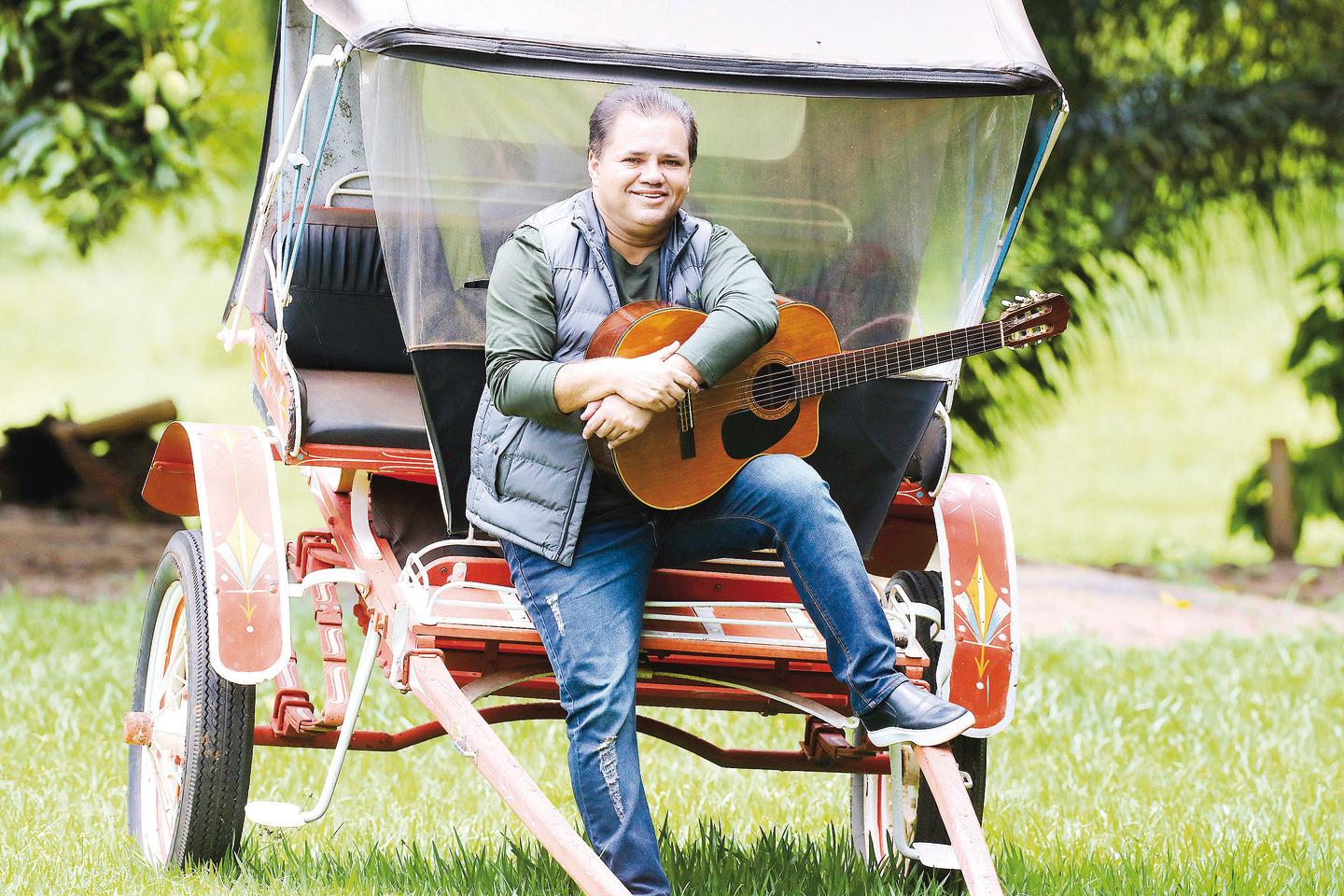 Alessandro Costa, irmão de Leonardo, retoma carreira com repertório ...